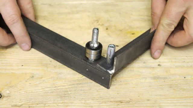 男子脑洞大开,自己发明了这样的折弯工具