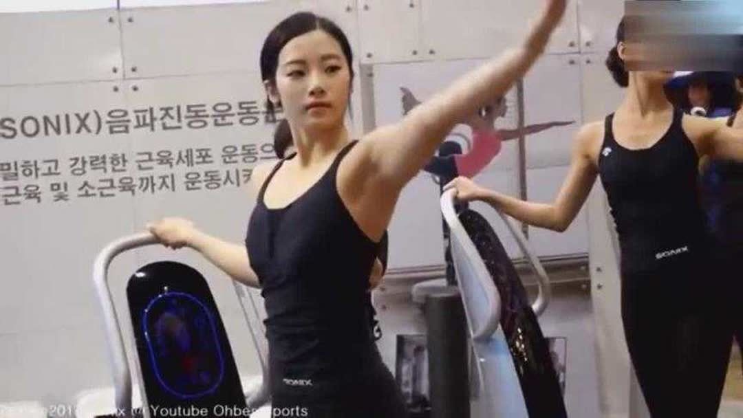 听说税率太高,生意难做,商家居然让美女竟然在商场里健身(1)