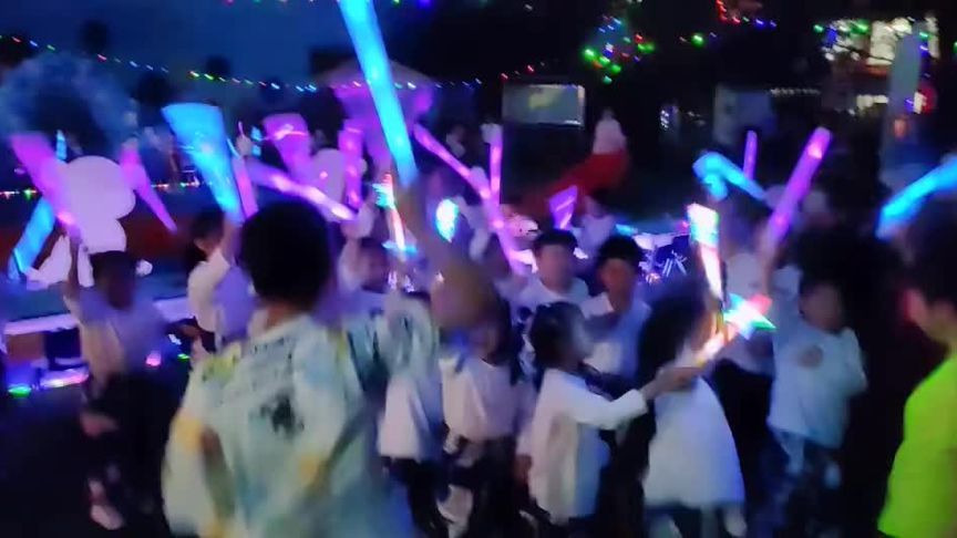 金摇篮幼儿园毕业典礼前的“勇敢之夜”活动,今夜不回家