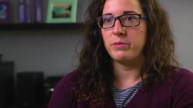 女子无手无脚,却能开车,一段高难度健身视频,引爆.