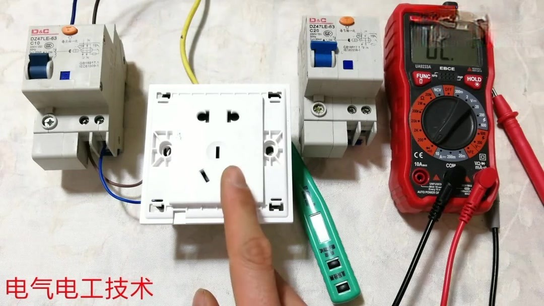 漏保明明断了,L线N线竟然全带电,200块请电工查,网友:亏大了