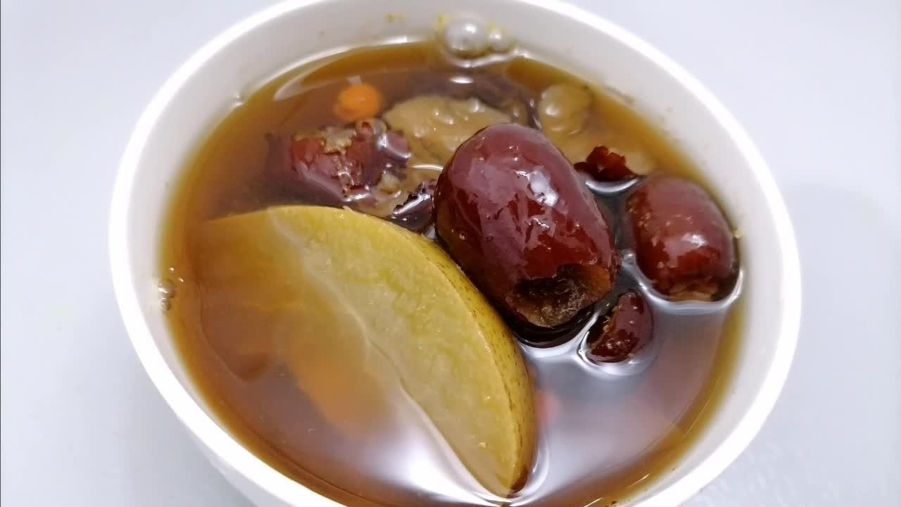 学会这道冰糖炖雪梨,润肺止咳,适合大人小孩