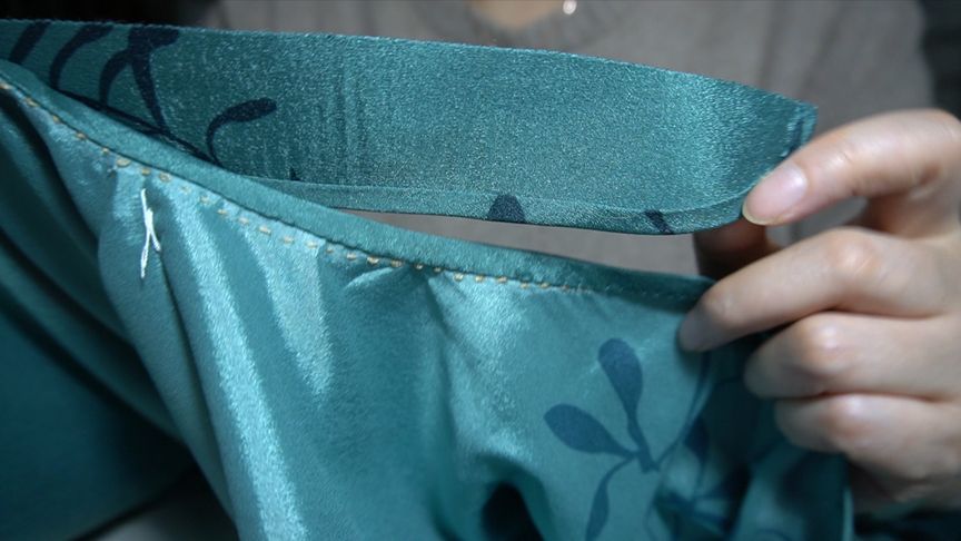 古法一片式旗袍制作,点睛之笔的领子,肯定要多下些功夫