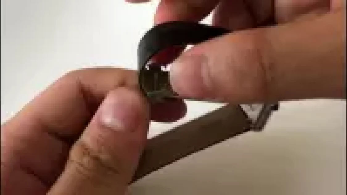 卡地亚皮带款折叠扣如何自行装表带