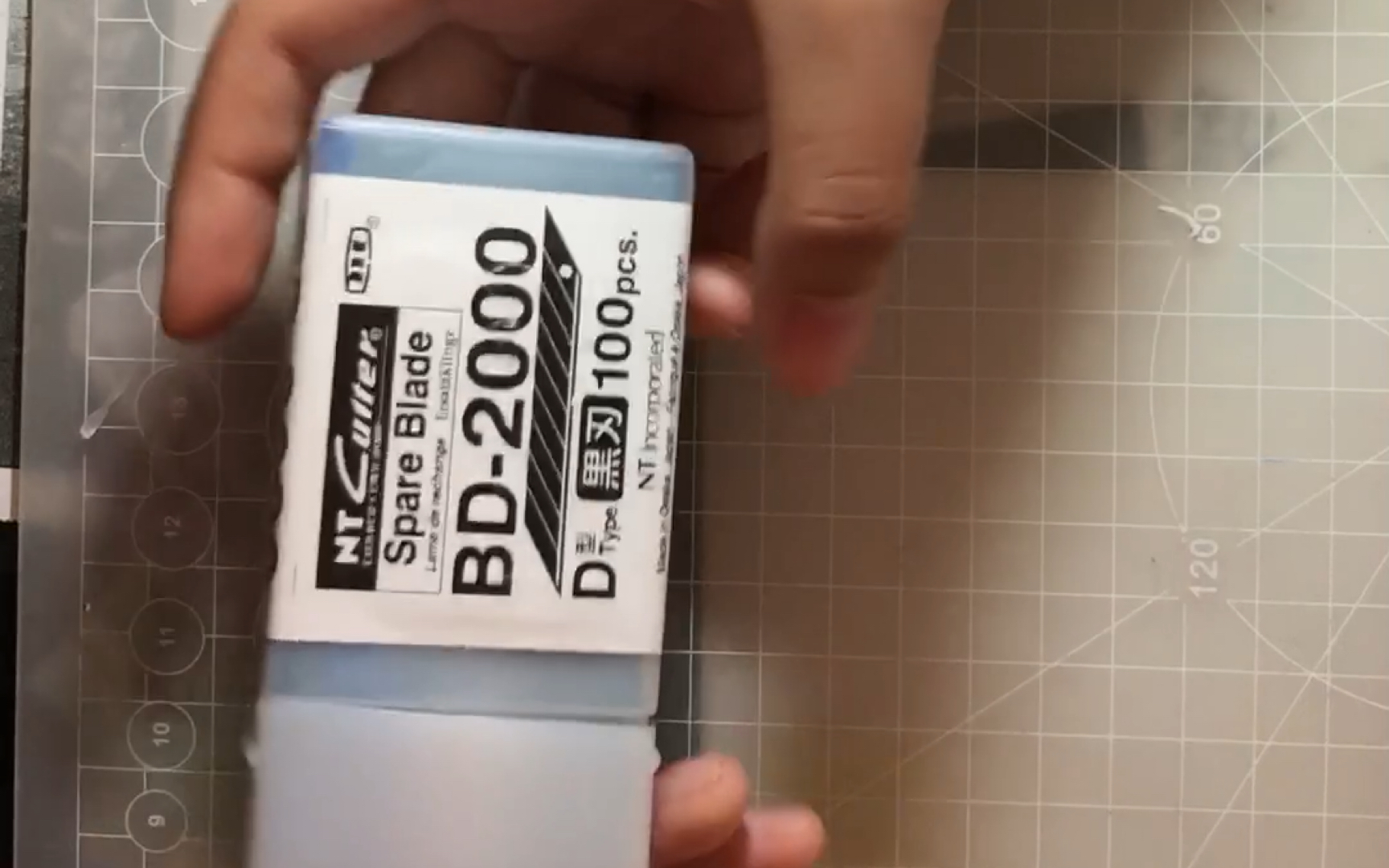 日常掰刀片解压,流沙笔刀的刀片都是我一个个掰的呐!