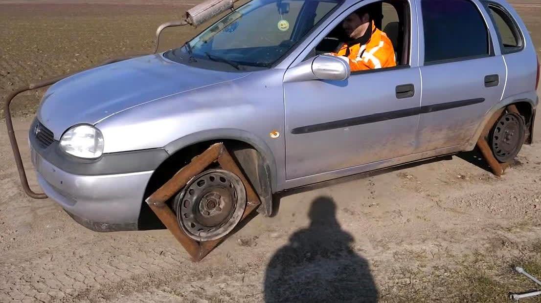 4个难得一见的汽车车轮发明,第1种方形的怎么开动?