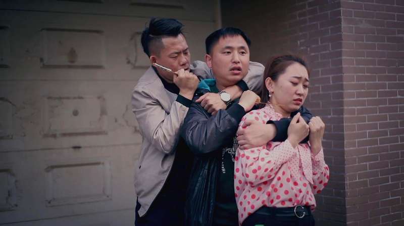 美女被二货劫持,这是我见过最搞笑的绑架,全程搞笑不断