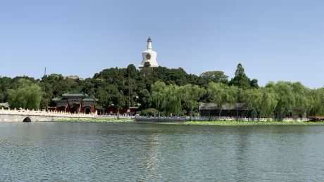 北海公园我来了,让我们荡起双桨畅游公园,景色很美