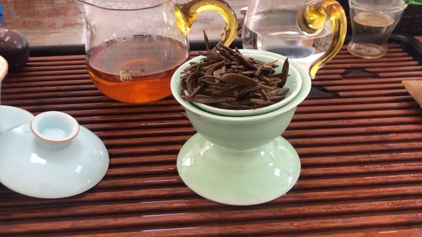 滇红闻着淡淡的花香,喝到嘴里还有点甜