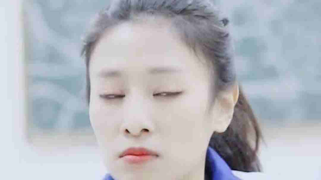 利用香蕉让当模特的同学肚子疼,让我成功逃课