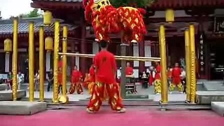 长沙村舞狮队表演,桩上帅气走一回!