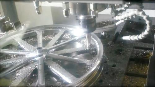 看看平时汽车使用的轮毂是怎样加工出来的