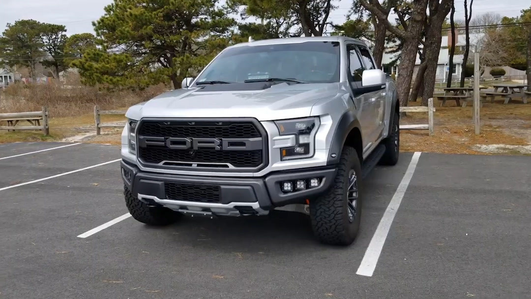 70万新提的2020款福特猛禽F150,看到超大后尾箱那刻,霸气开始