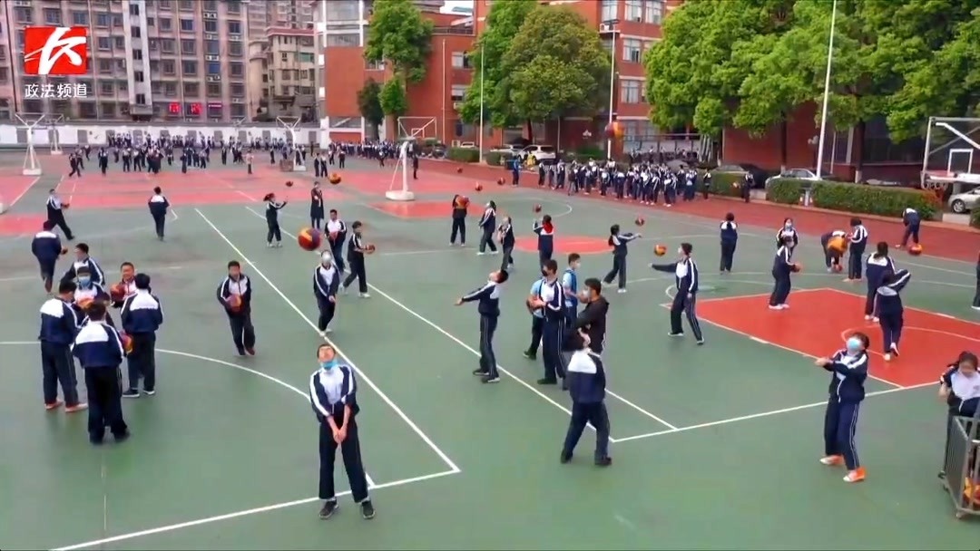 开学初三全员进行体育中考模拟测试,全员加练认真备战!