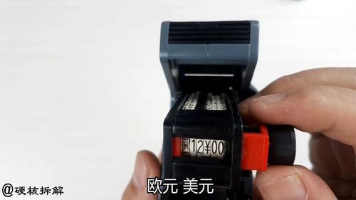 超市里的价格标签是如何打印出来的?拆解手动打码机看看内部构造
