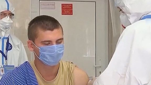 俄罗斯新冠疫苗报告出炉:接种者均产生抗体 有副作用但不严重