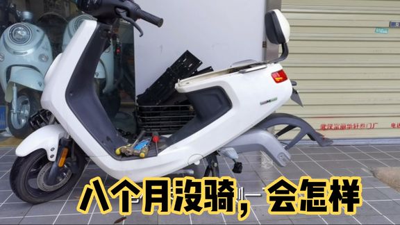 小伙8个月没骑电动车,仪表不亮,后轮抱死,看看是什么原因?