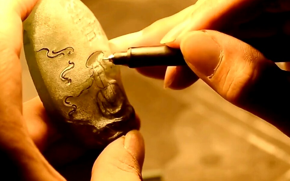 【翡翠雕刻】这就是技术!翡翠雕刻师一手从原石到成品!