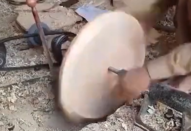 这么漂亮的艺术时钟,竟然是一块烂木头蜕变来的,神奇