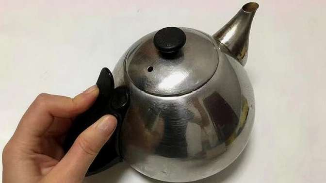 都说不锈钢黄渍难清除,学会这一招,轻松清洁干净,像新买的一样