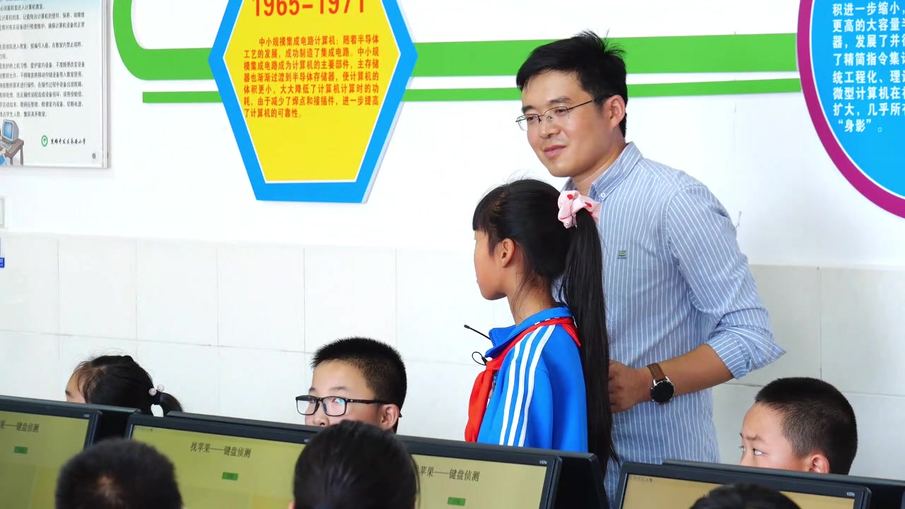 6《Scratch编程找苹果—键盘侦测》优质课视频课堂实录。优质公开课 ...