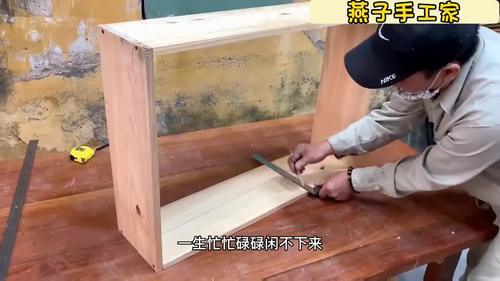 大叔拆掉家里床板自制多功能折叠书桌,成品真的太实用啦!