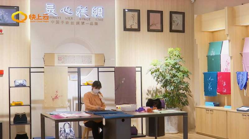 纺织企业:算好加减法 探索转型路