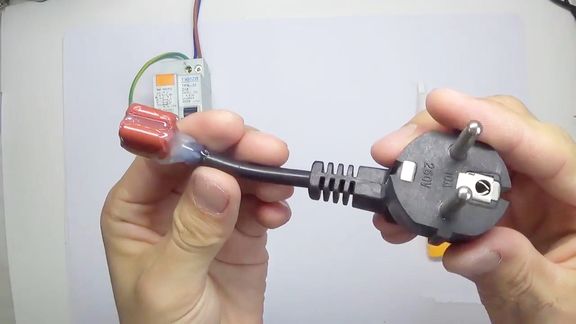 电子技术宅制作的简易漏电保护器