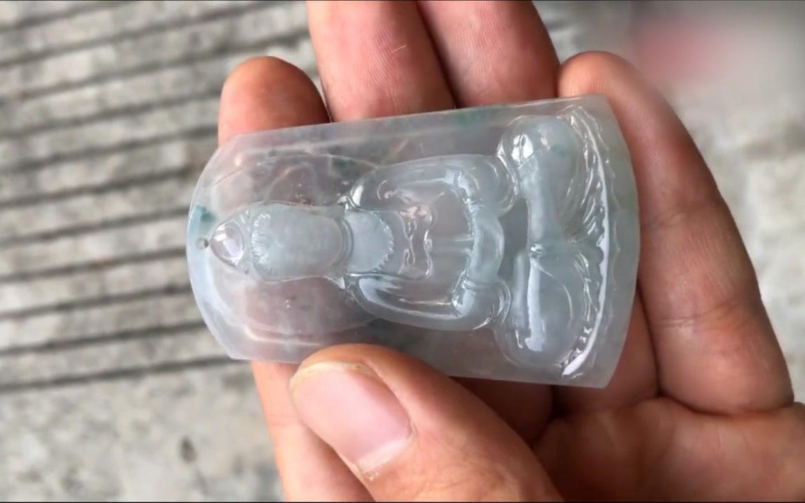 职业赌石:早市26000淘的翡翠原石切开后,成品能否逆袭?