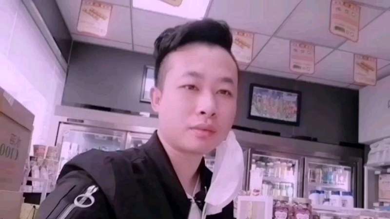 年后小伙便利店第一天营业,看看他的情况怎么样?
