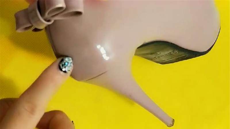 小妙招:轻松修复皮鞋划痕!