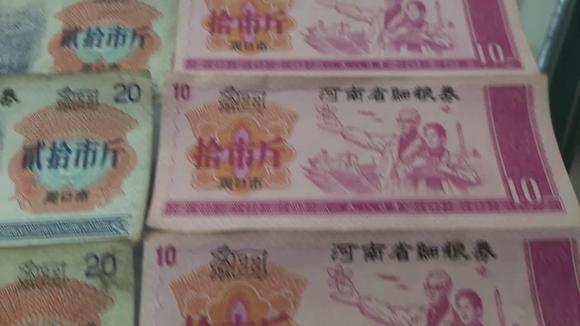 曾经家里存放的粮票,现在收藏市场回收价是多少?老汉大哥告诉你