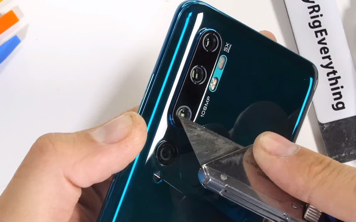 小米CC9 Pro机身划痕、硬度测试,看看到底值不值这个价钱,老外虐机...