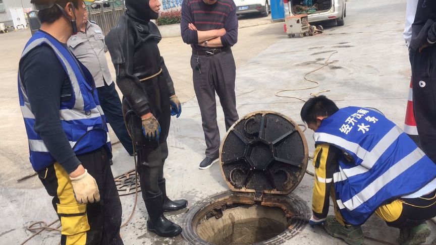 市政雨水管道塌方cctv机器人检测,尽然全部堵住了