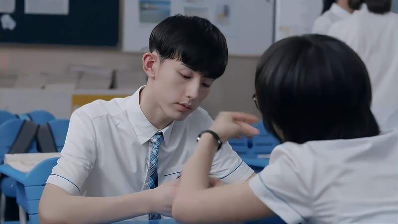 少年:学霸不愧是学霸,竟用计算器打游戏,全班同学都惊呆了