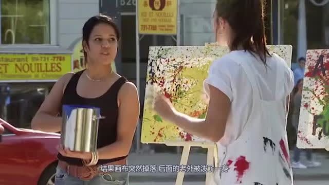 路人街头泼油漆作画,结果全部泼在老外身上,只想知道怎么洗掉