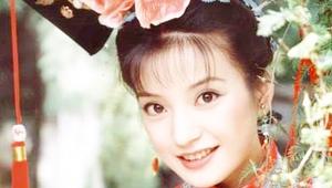 还记得还珠格格里的小燕子赵薇吗?一首好听的《离别的车站》送你