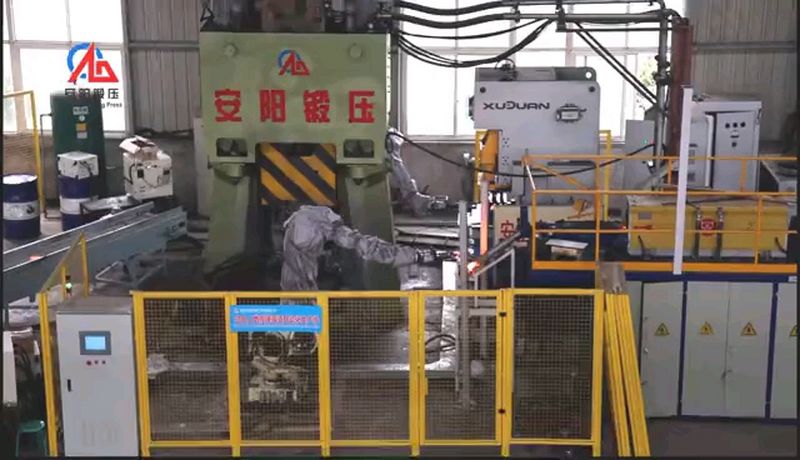 齿轮全自动精密锻造生产线程控全液压模锻锤数控锻锤
