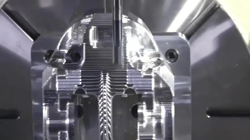 附带参数的数控切削技术