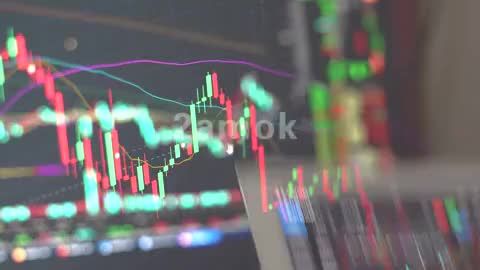 【双重曝光】平板电脑炒股票价格K线走势图视频素材#消防设备