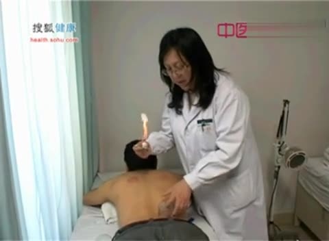 视频:中医养生班治疗腰痛拔罐法