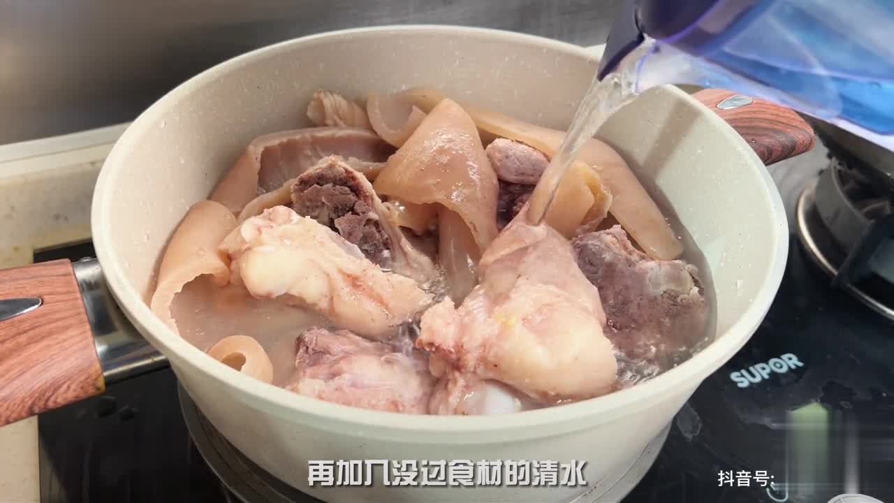 高汤用的浓汤宝还是自己做的更鲜美,用它做灌汤包都非常好吃跟着...