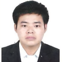 向着夕阳奔跑的男孩
