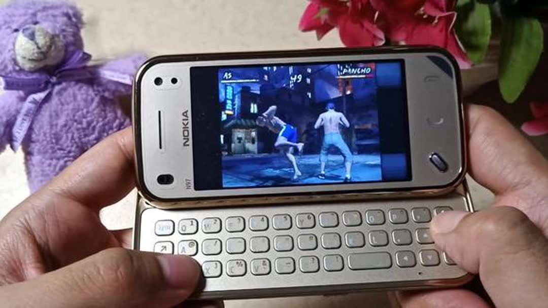 100%榨干诺基亚塞班手机性能的3D格斗游戏,画面不输家用机!