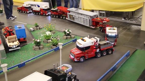 卡车模型演示超大件运输,看这逼真的程度,太真实了