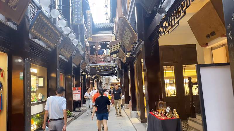 国际化大都市上海城隍庙