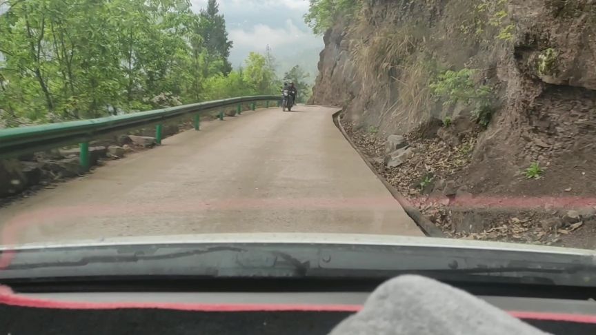 带你来走乡村路,一边陡坡一边悬崖,开车还发抖