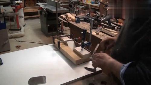 歪果仁打造这样的木刨,看起来很漂亮,感觉还是没中国的好用