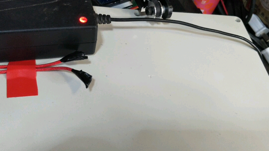 移动电源带逆变器