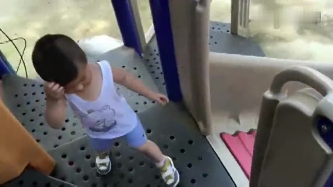 儿童滑滑梯视频 童趣
